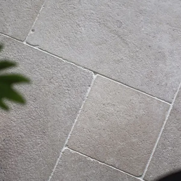 New England Aged Limestone tiles | Mia Urbo Stone